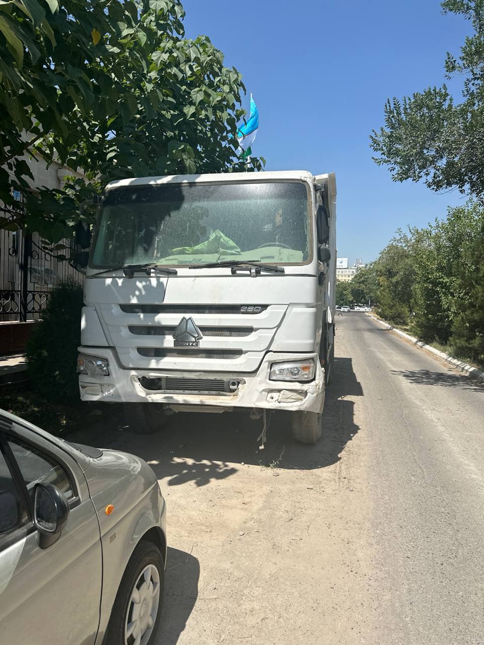 "HOWO" rusumli yuk mashina